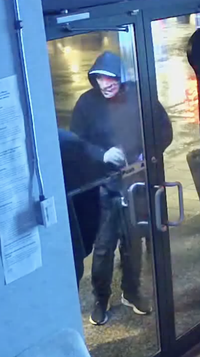 Police look for two thieves following Newport Village break-in – Tri ...